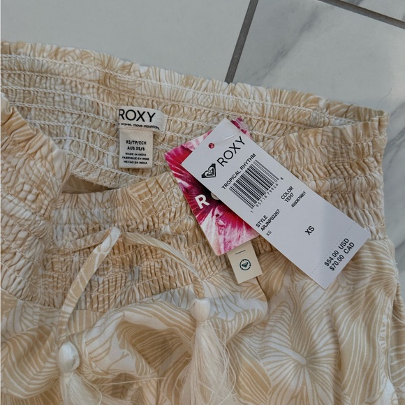Roxy | Pants & Jumpsuits | Roxy Cream Leaf Print Pants | Poshmark